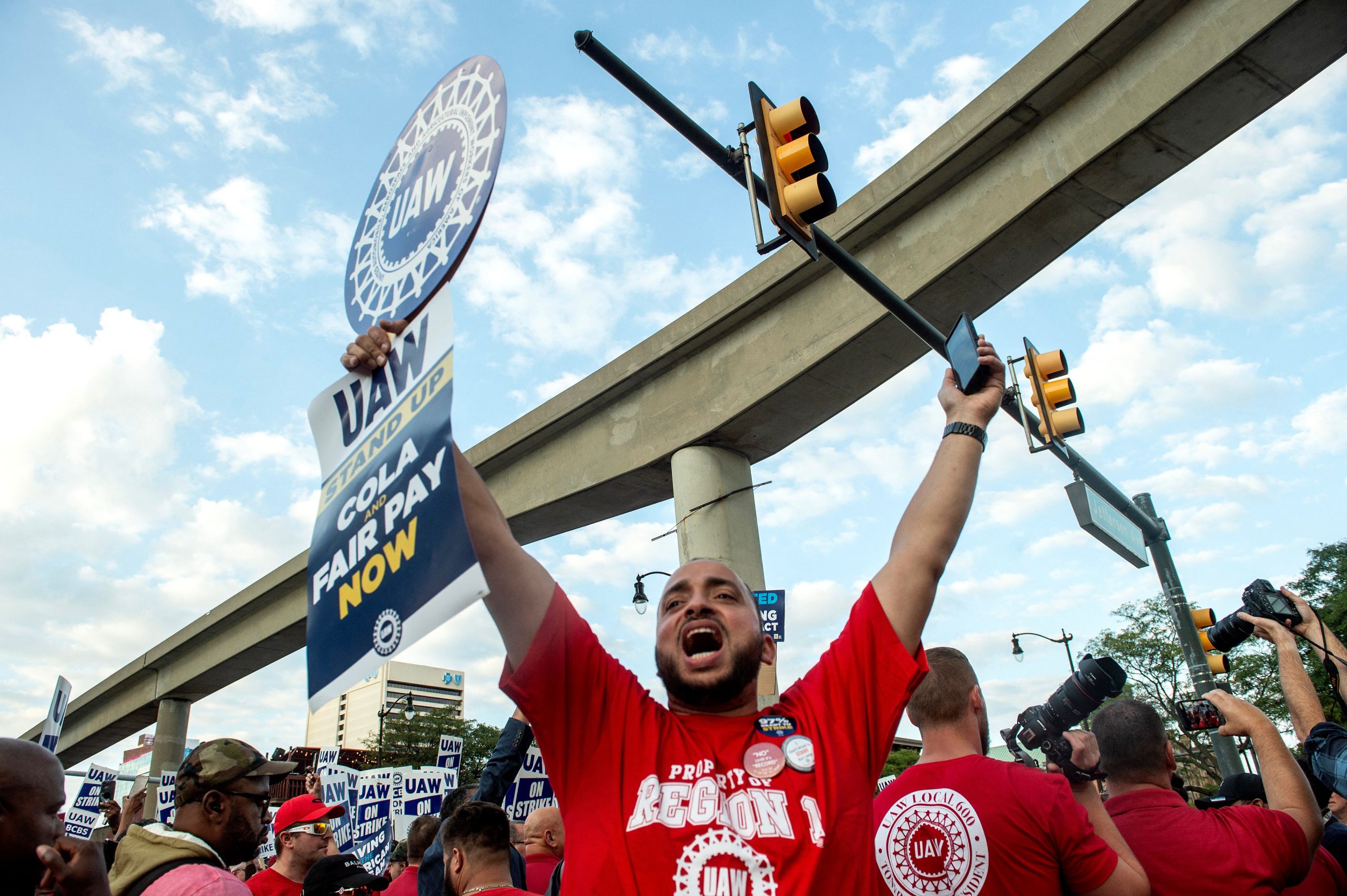 ‘No Justice, No Jeeps!’ scenes from the auto workers strike